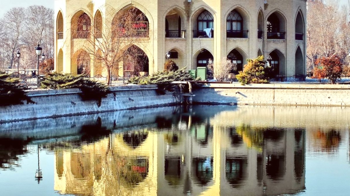 Getting Around Tabriz. Public Transport, Taxis, Car Rental